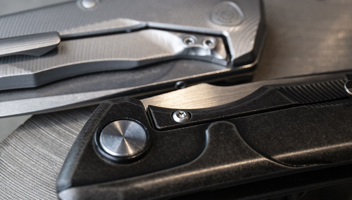 What is a lockbar insert? Knivesandtools explains.