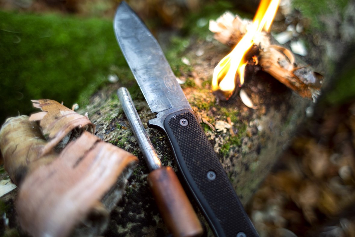 Batoning with a fixed knife